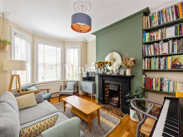 3 Bedroom Maisonette Flat