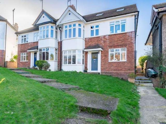3 Bedroom Maisonette Flat