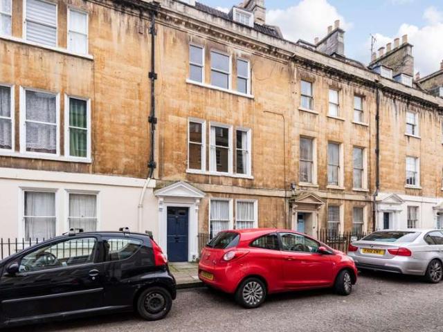 3 Bedroom Maisonette Flat