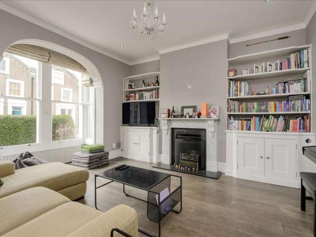 3 Bedroom Maisonette Flat
