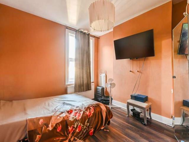 2 Bedroom Maisonette Flat