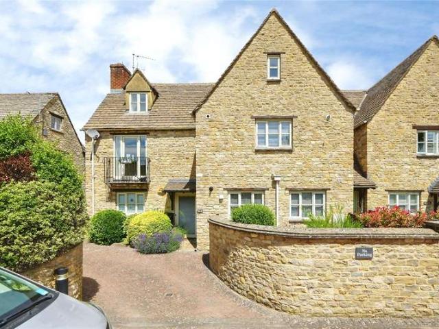 3 Bedroom Maisonette Flat