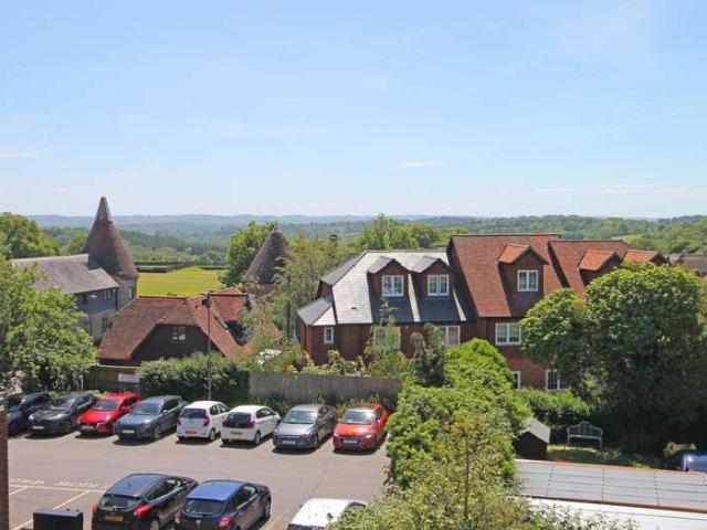 3 Bedroom Maisonette Flat