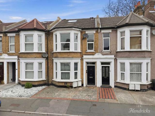3 Bedroom Maisonette Flat