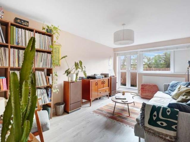 3 Bedroom Maisonette Flat