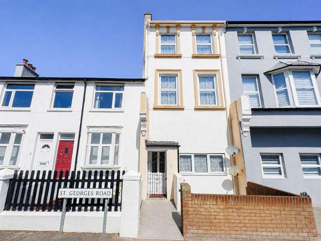3 Bedroom Maisonette Flat