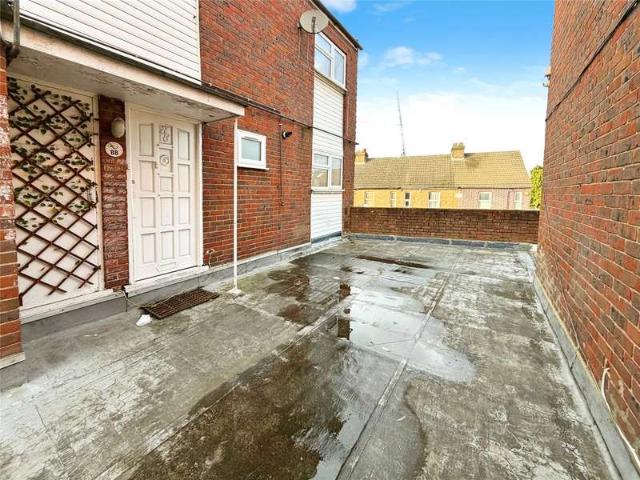 3 Bedroom Maisonette Flat