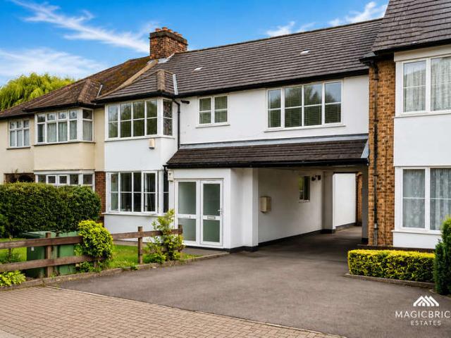 3 Bedroom Maisonette Flat