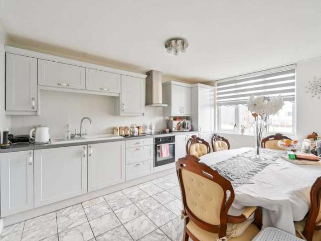 3 Bedroom Maisonette Flat