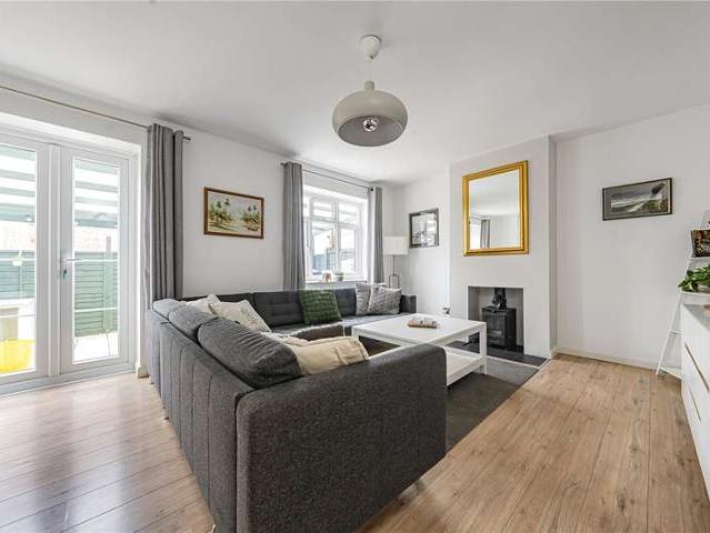 3 Bedroom Maisonette Flat