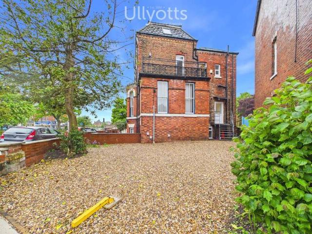 3 Bedroom Maisonette Flat