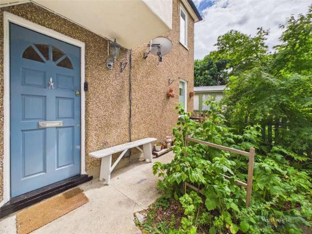 3 Bedroom Maisonette Flat