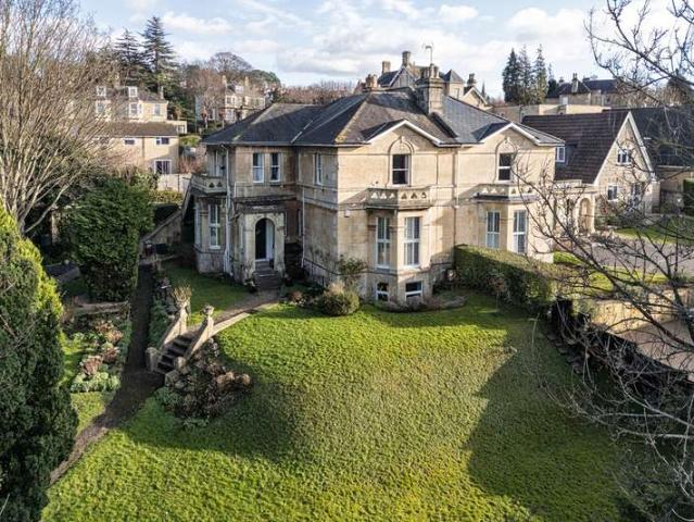 4 Bedroom Maisonette Flat