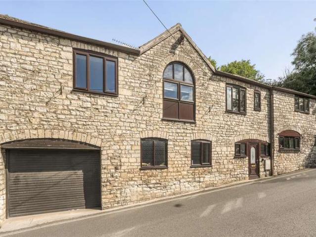 3 Bedroom Maisonette Flat