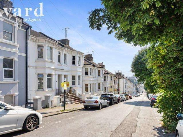 3 Bedroom Maisonette Flat