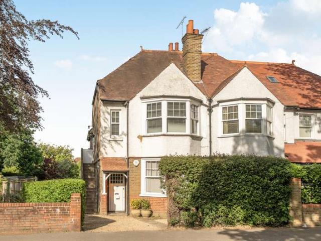 3 Bedroom Maisonette Flat