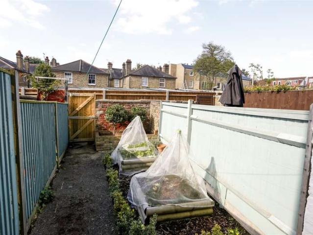 3 Bedroom Maisonette Flat