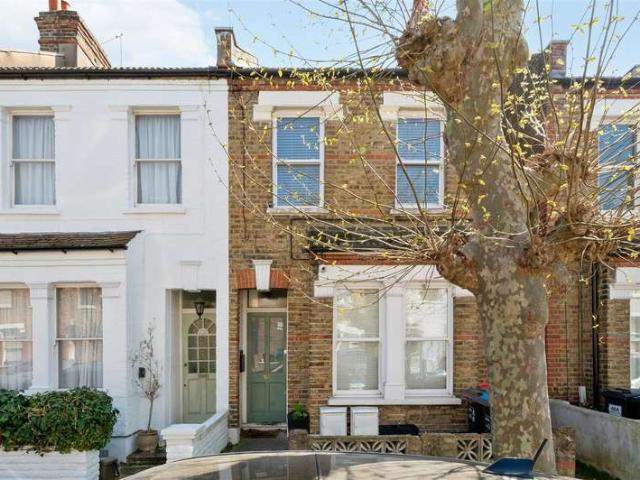 3 Bedroom Maisonette Flat