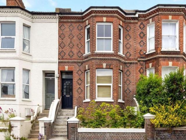 3 Bedroom Maisonette Flat