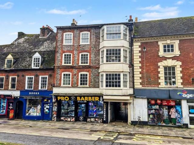 3 Bedroom Maisonette Flat