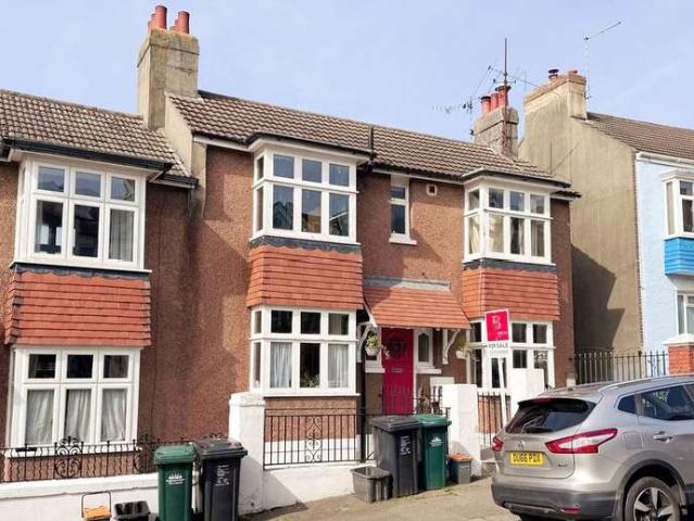 3 Bedroom Maisonette Flat