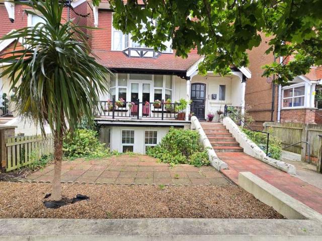 3 Bedroom Maisonette Flat