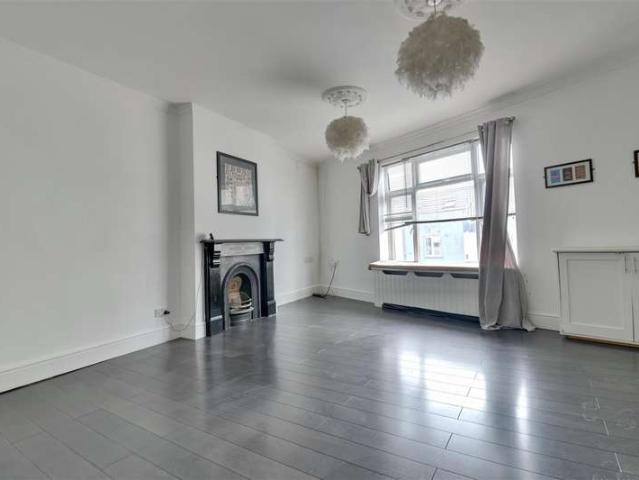 3 Bedroom Maisonette Flat