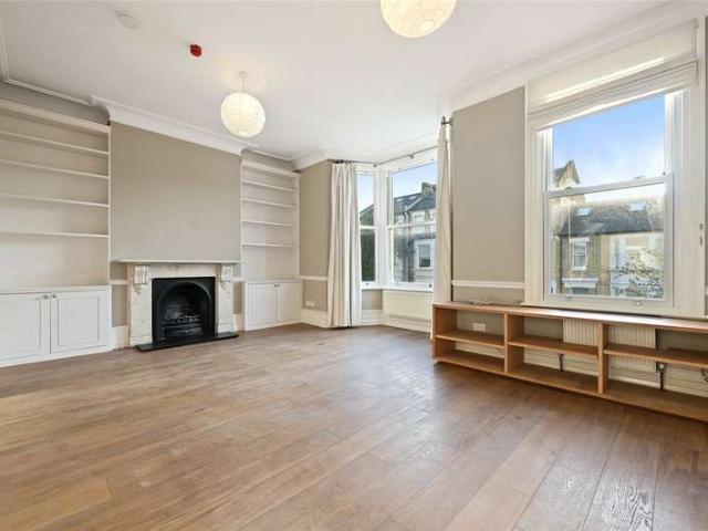 3 Bedroom Maisonette Flat