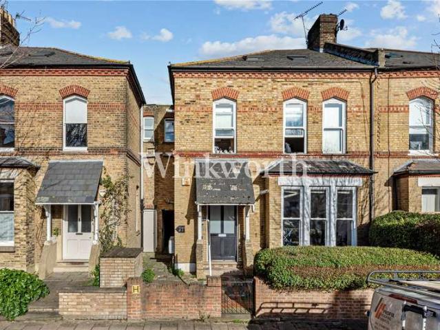 3 Bedroom Maisonette Flat
