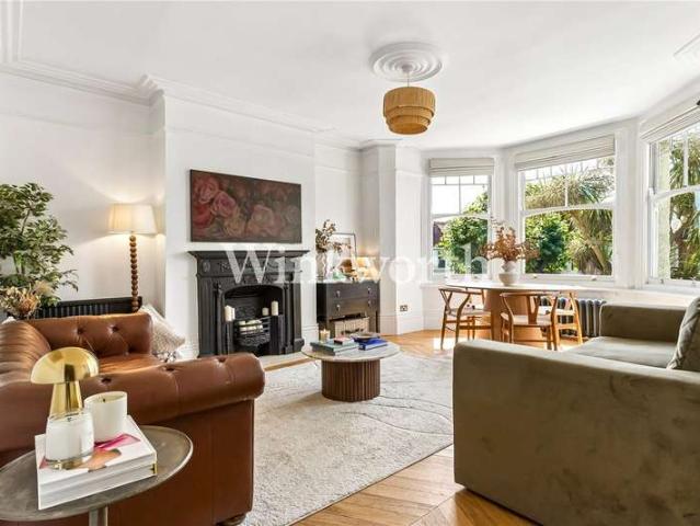 3 Bedroom Maisonette Flat
