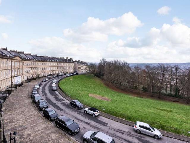 3 Bedroom Maisonette Flat