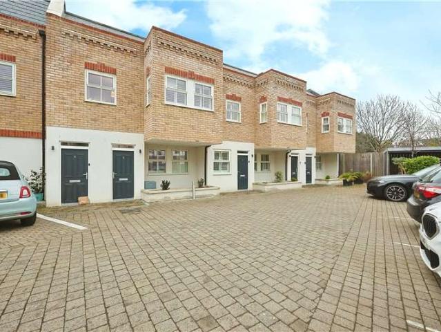 3 Bedroom Maisonette Flat