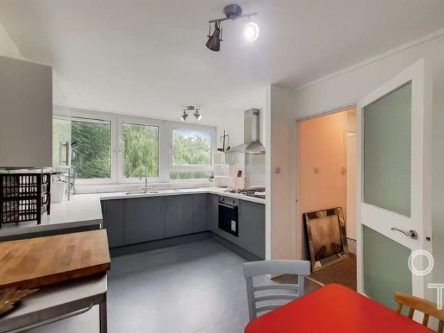3 Bedroom Maisonette Flat