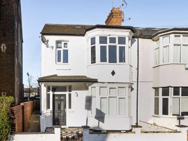 3 Bedroom Maisonette Flat