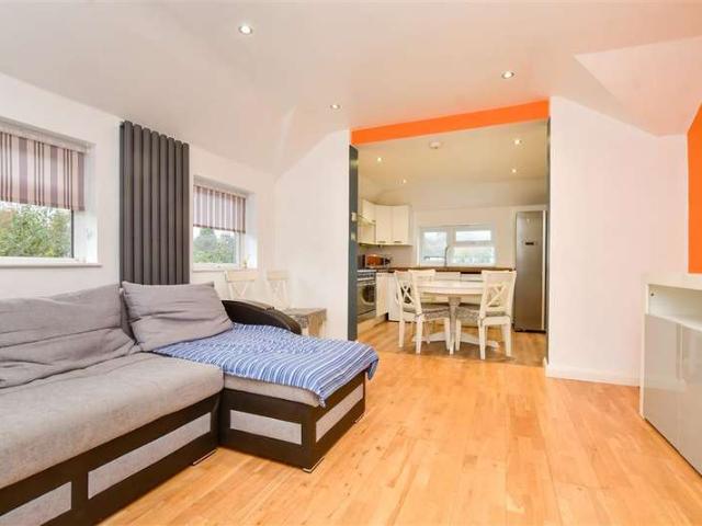 3 Bedroom Maisonette Flat