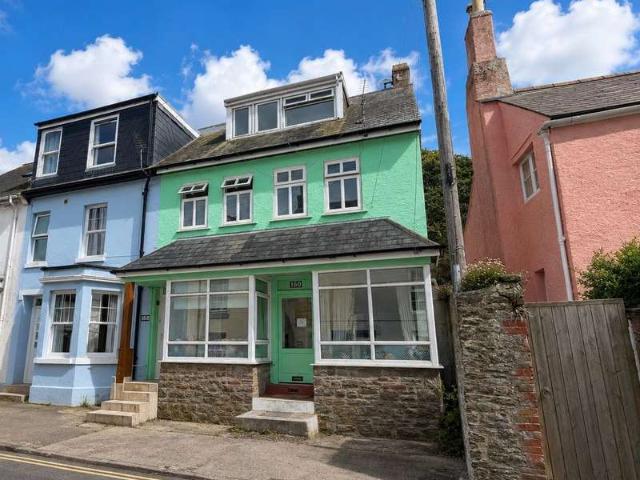 3 Bedroom Maisonette Flat