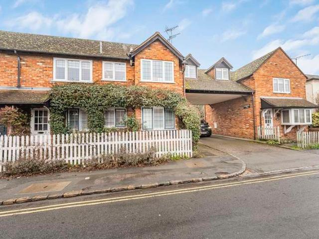 3 Bedroom Maisonette Flat