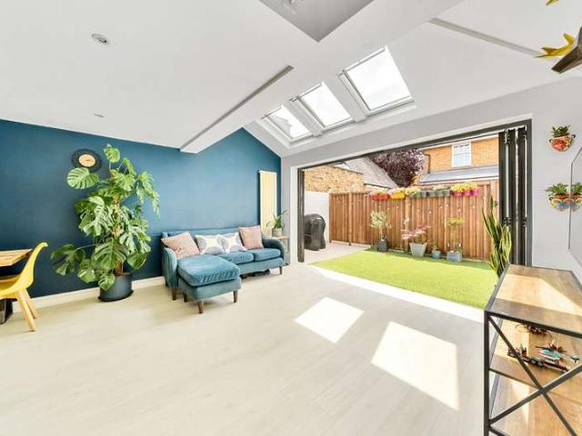 3 Bedroom Maisonette Flat