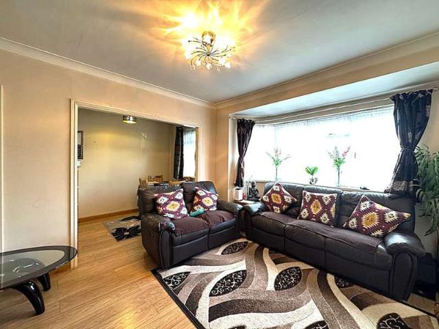 3 Bedroom Maisonette Flat