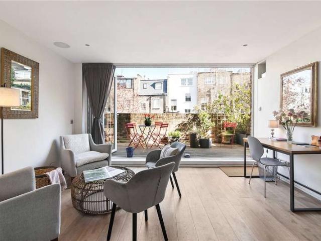 3 Bedroom Maisonette Flat