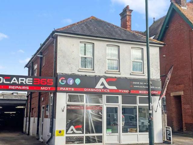 3 Bedroom Maisonette Flat
