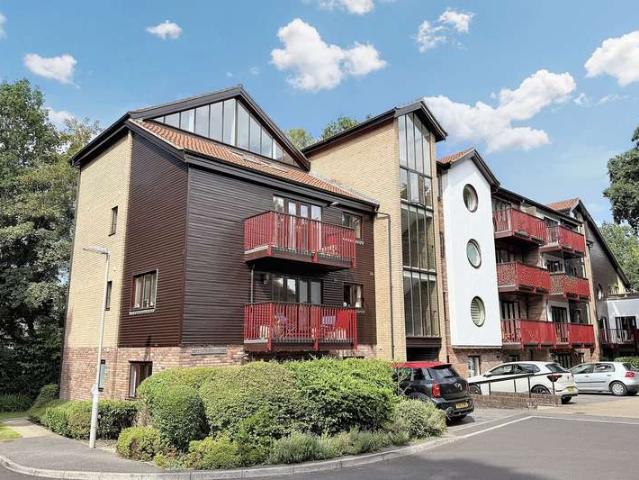 3 Bedroom Maisonette Flat