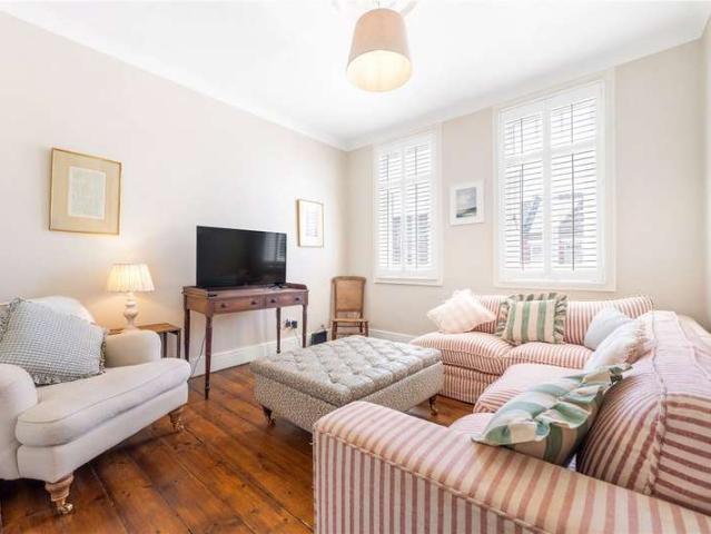 3 Bedroom Maisonette Flat
