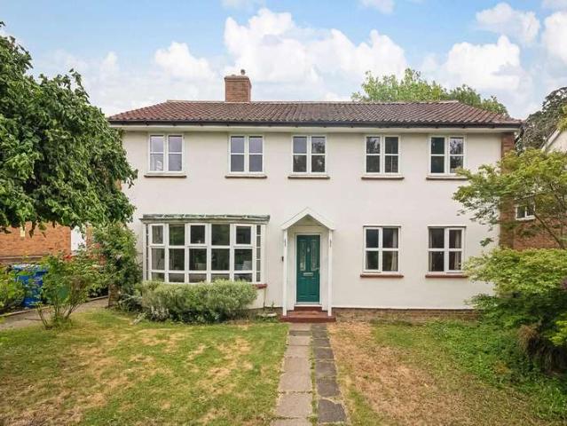 3 Bedroom Maisonette Flat