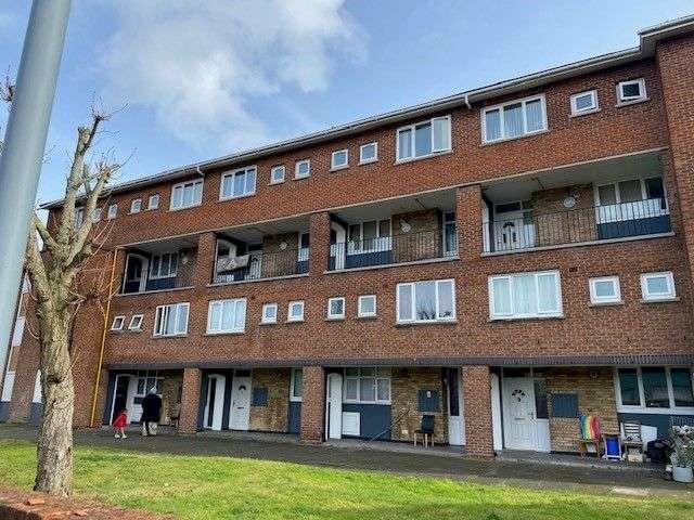 3 Bedroom Maisonette Flat