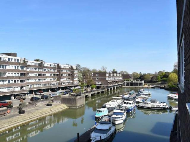 3 Bedroom Maisonette Flat