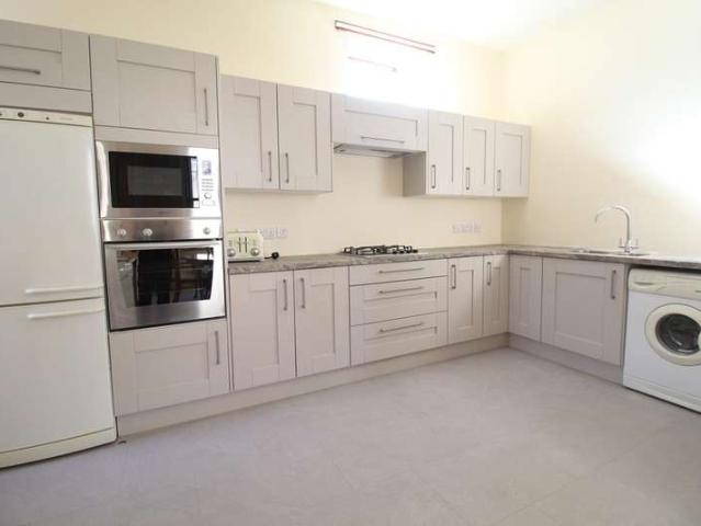 3 Bedroom Maisonette Flat