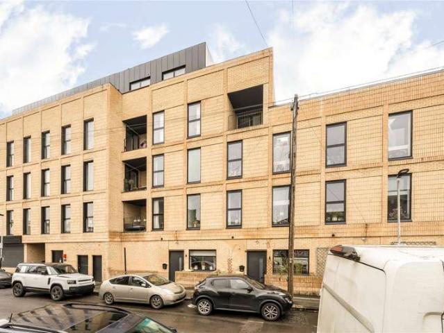 3 Bedroom Maisonette Flat