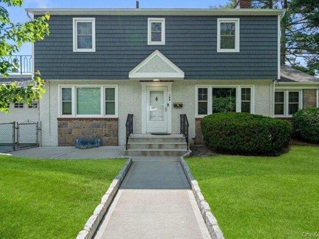 3 bedroom, Malverne NY 11565 104904946