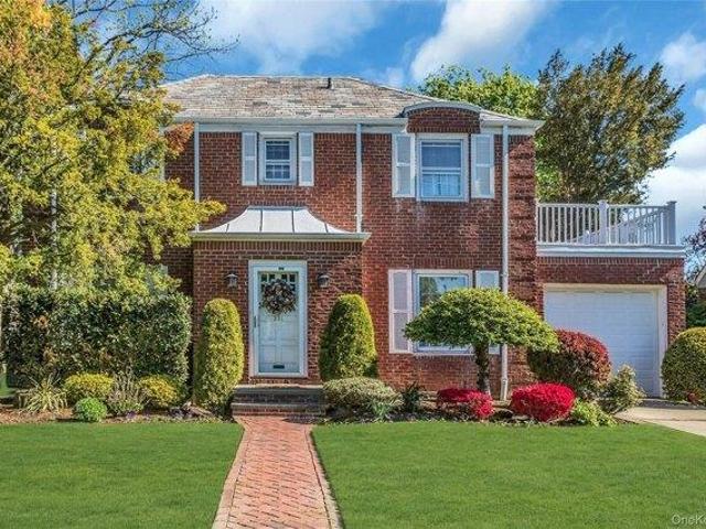 3 bedroom, Malverne NY 11565 103622012
